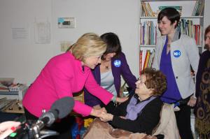 Alzheimer’s Advocate Introduces Hillary Clinton in New Hampshire | The ...